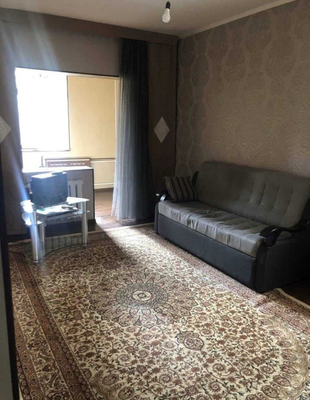Yunusobod 2 kv 2/2/4 Akuratniy Oilaga ijaraga beriladi