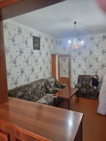 Продам квартиру на Мукими2/4/4 раздельные комнаты чистая с обстановкой