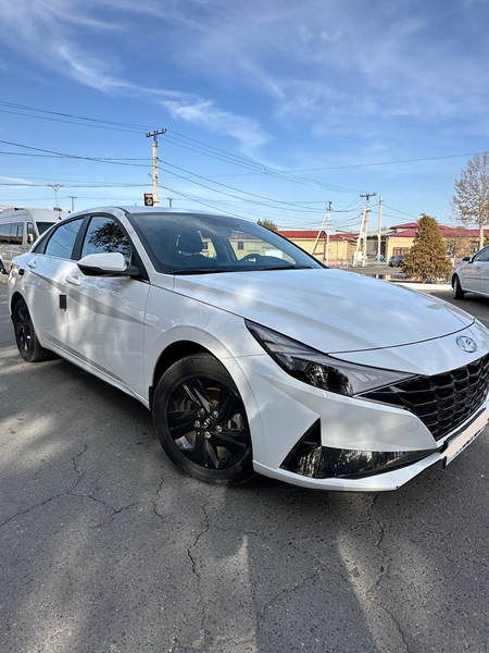 Hyundai Elantra 2022