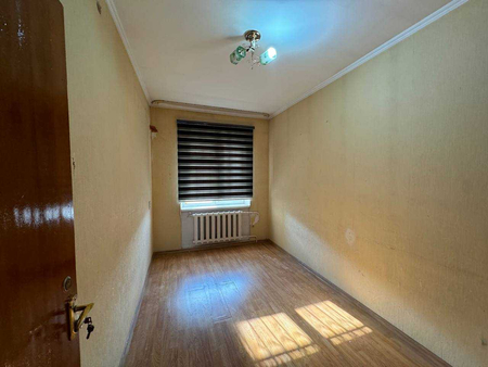 Юнусабад-18, 4/4/4 90 м² средний ремонт, кирпич 77 серия=