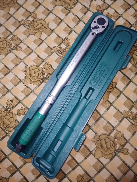 JONNESWAY Динамометрические ключ 1/2 DR. 42-210NM