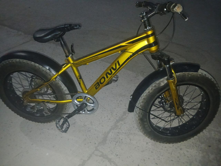 Velik sotilodi katta poqrushka