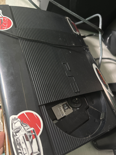 Playstation 3  Holati zor 512 gb 50+ oyin disk oqidi 3 ta josigi bor !