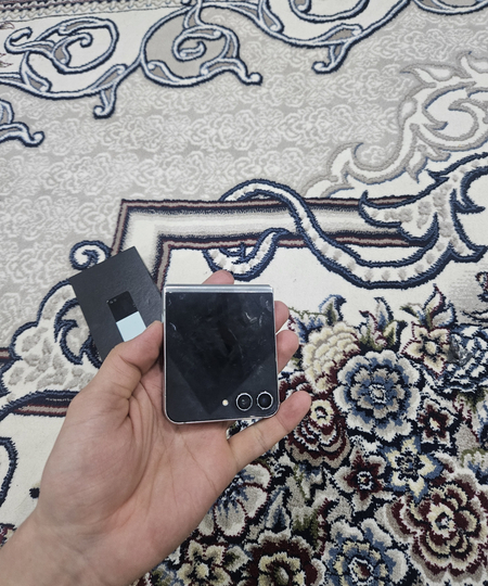 Z flip5  ekran ketgan