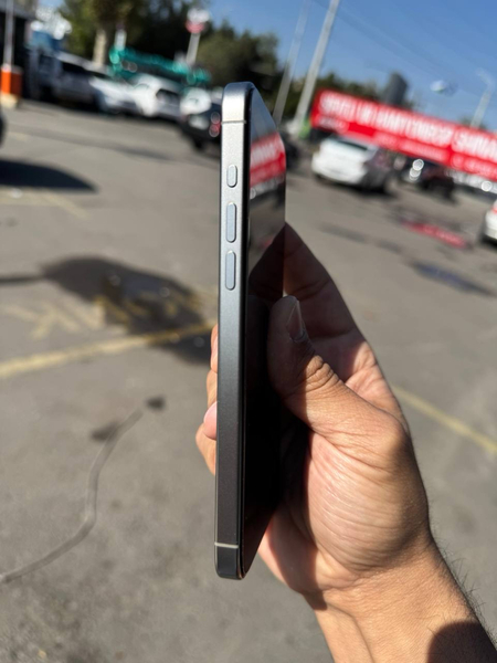 Iphone 15 pro max 256 Gb rangi natural titanum holati edial