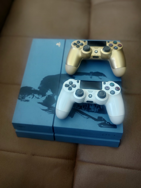 Playstation 4 sotiladi srochni