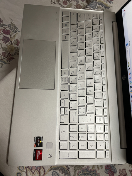 HP Pavilion 15 srochna sotiladi!
