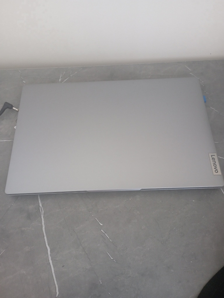 Noutbuk Lenovo sotiladi yangi