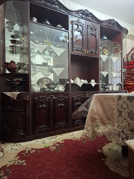 Продаю срочно меьель стенку
