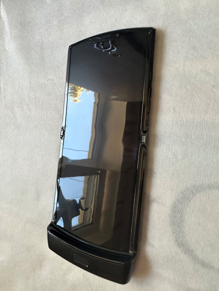 Продам редкий новый телефон RAZR 4G 128gb