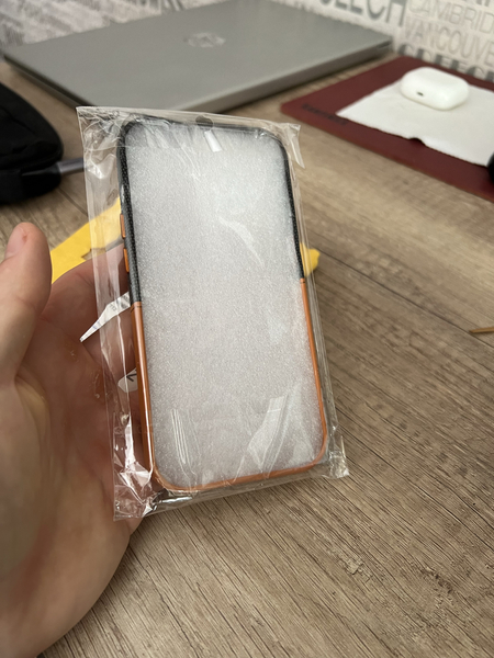 Продам чехол на iPhone 14 Pro