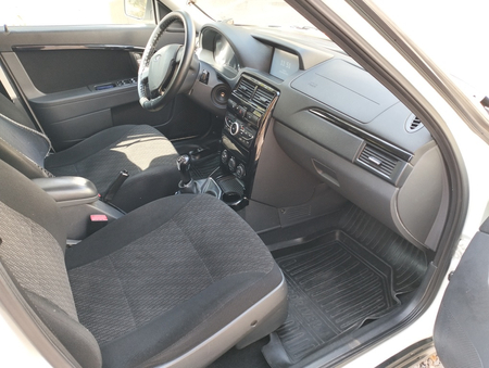 Lada Priora 2 SE Lux universal