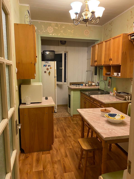 Продаётся 4х комнатная квартира.