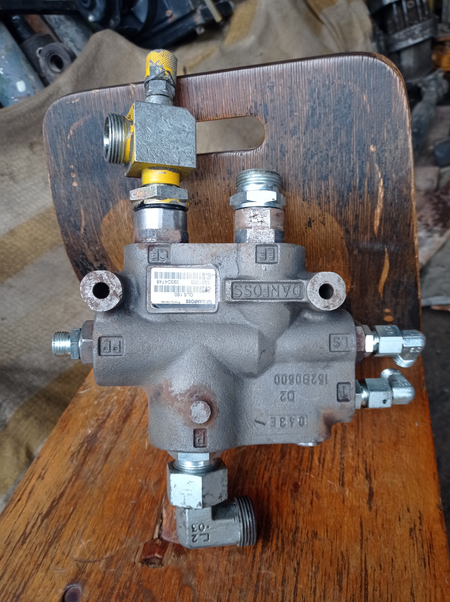 ЗАМОК клапана. DANFOSS. Для спец техники.