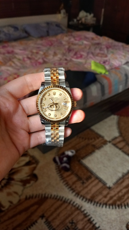 Продам женские новые часы