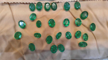 Камень Изумруд (gemstone)