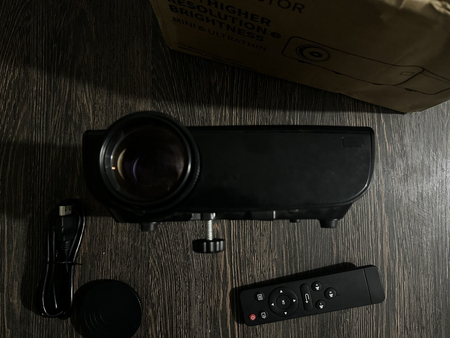 Portativ led proyektor
