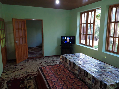 Dacha manzarali joyda. Oyla va ulfat uchun