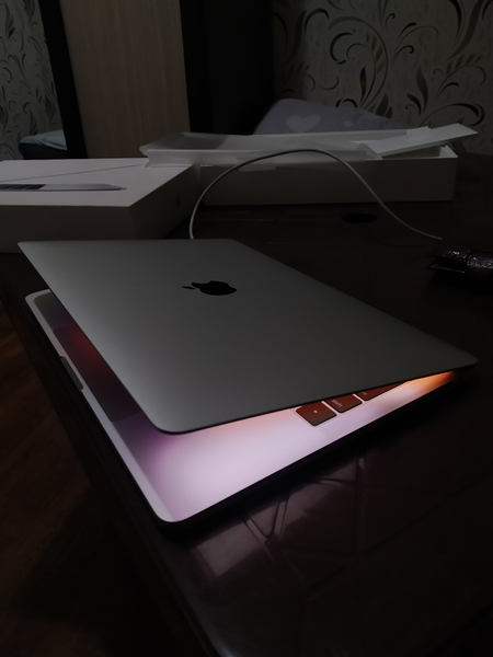 MacBook PRO в идеальном состояние. Полный комплект/
