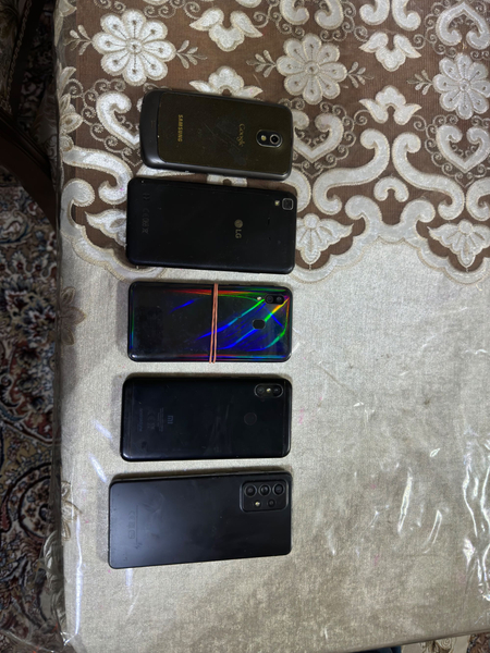 Продаются телефоны на запчасти