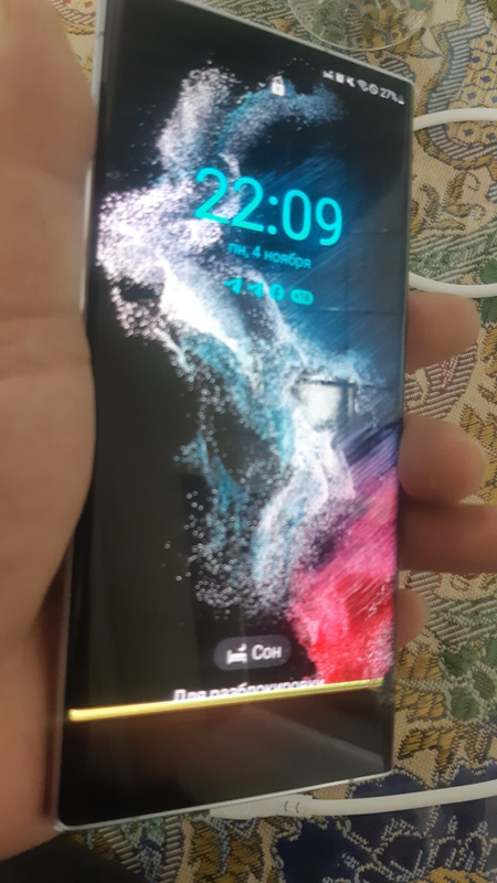 Samsung s22 ultra. Экран с трещиной. Все остальное в идеале.