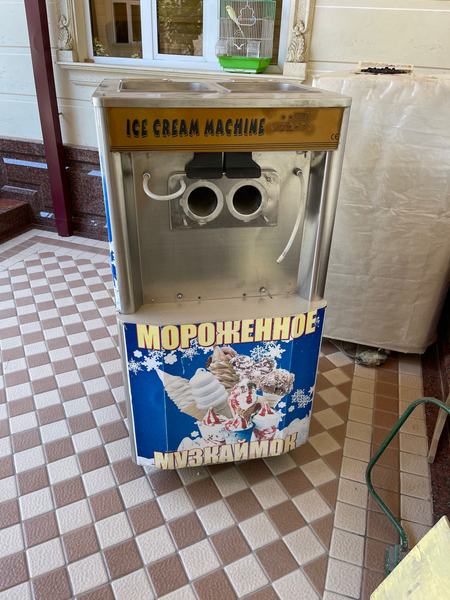 Frezer morojni tayorlab sotish uchun. Фрезерный аппарат для мороженого