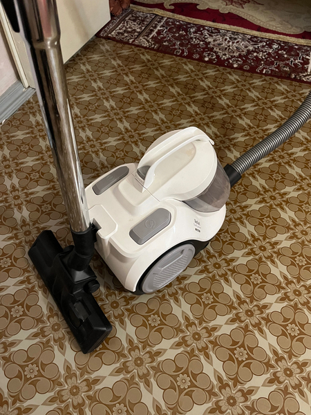 Продается Пылесос Tefal с контейнером