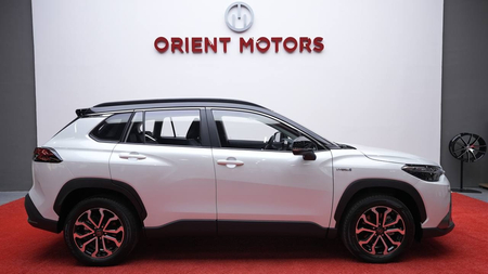 Toyota Frontlander 2.0L hybrid 2WD + BONUS