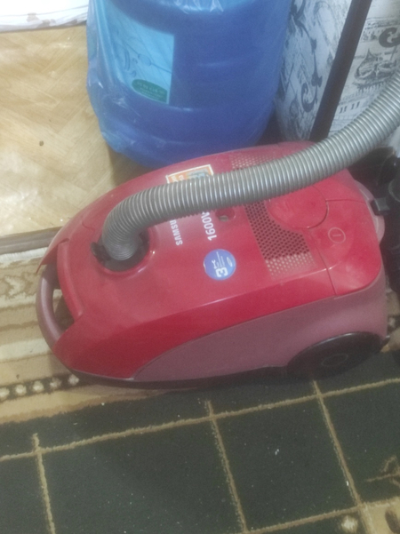 Пылесос сотилади 1600W