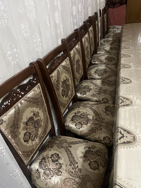 Продается стол и стул 12 персон