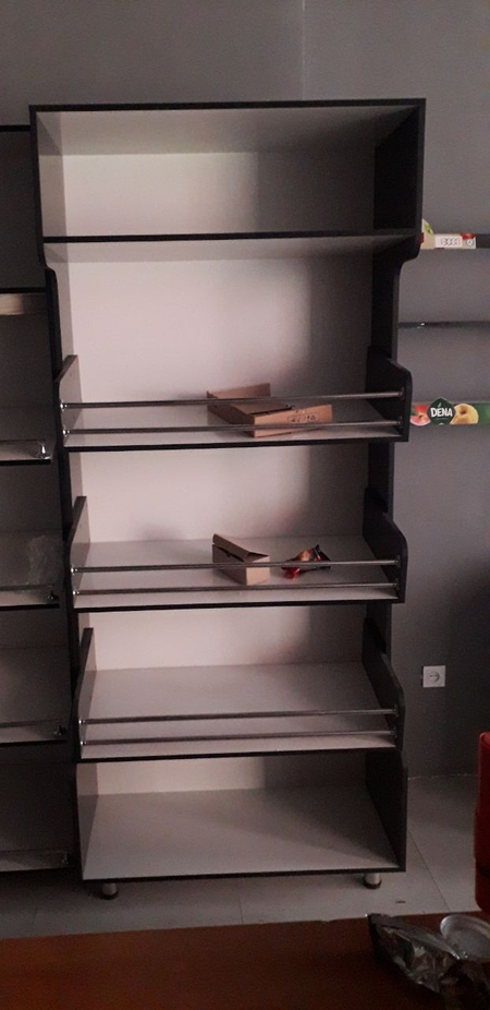 Продаётся мебель для магазинов.