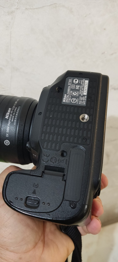 Nikon 7100 xolati zoʻr yangidan turibdi abektif 35 lik