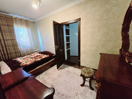 Район: Мирабод тумани\\nКўча: Шахрисабз \\nМўлжал: Весминистир\\nХоналар сон