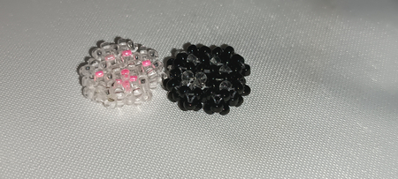 3D кошачья лапка из бисера