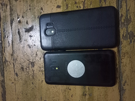 Samsung j4 j2 sotiladi