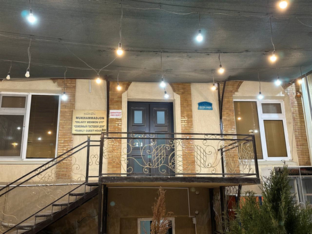Hotel sotiladi. Labi.hovuz tomonda manzil pojarni depo