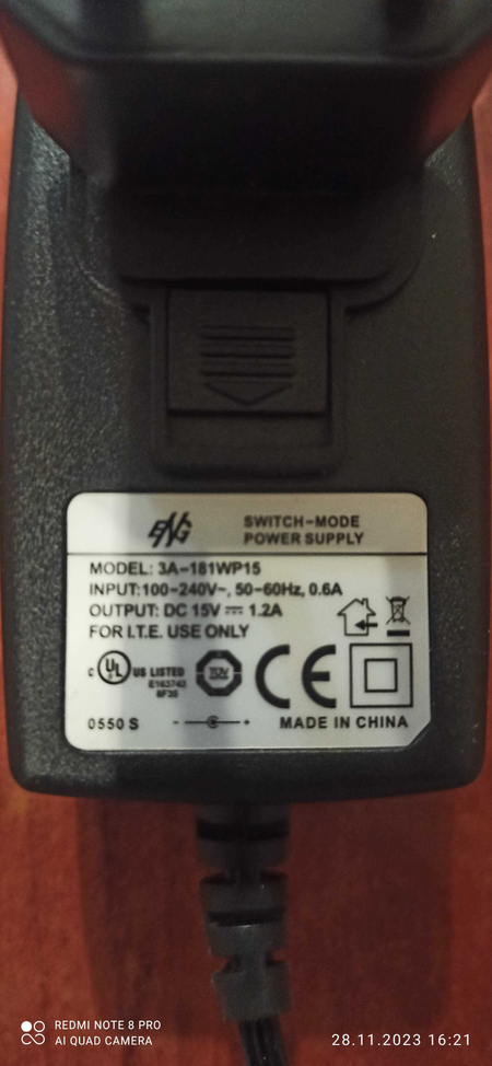 Блок питания 15V-1,2A.