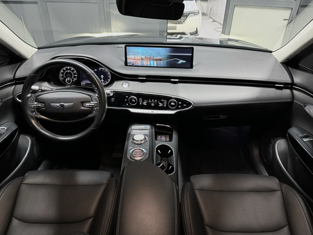 Продаю свой Genesis GV70