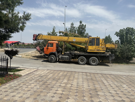 Автокран Ивановец 25 тоннали сотилияпти, холати яхши гусёк хам бор