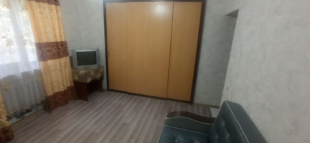 Сдается комната на длительный срок.
