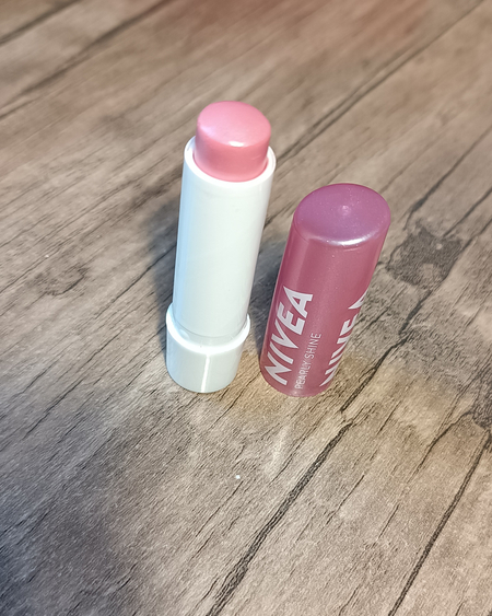 Помада бальзам Nivea