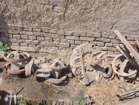 T 75 Kazakstan tractor xolati yaxshi pulik chisel chel mashinasi bor