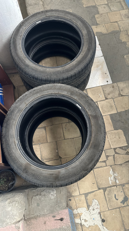 Продам Шины Goodyear Efficient Grip Perfomance