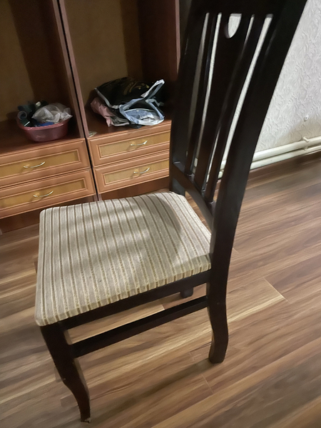 Стул сотилади