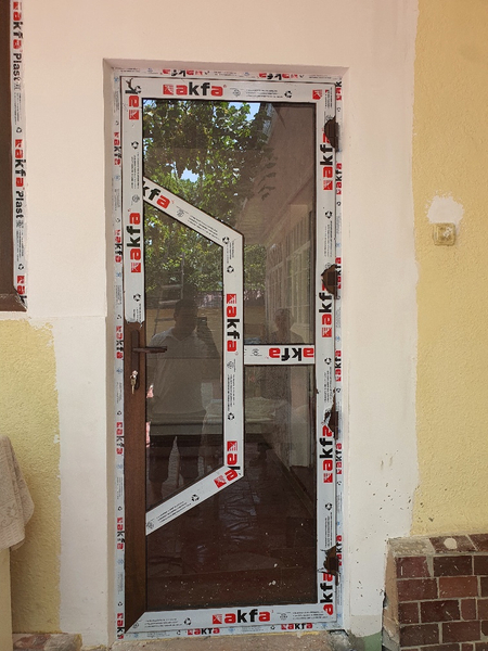 Akfa vitradj eshik va romlar