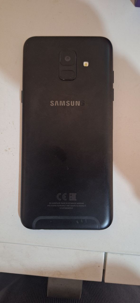 Продаётся телефон А6 Samsung