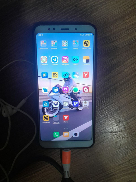 Redmi 5 plus aybi yoq umuman 32 xotira