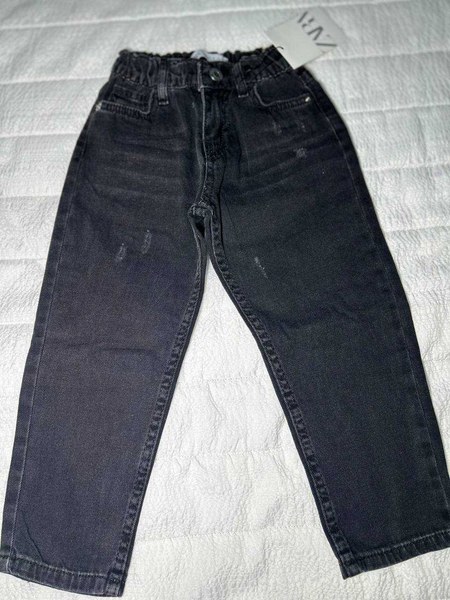 Джинсы ZARA  для мальчиков. Размеры имеются