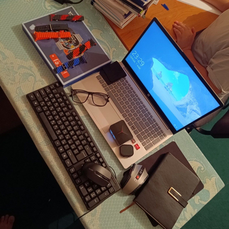 Noutbook hp Rayzin 2 mishka Zashdniy Ko'z oynak gilam dirav Kilavatura