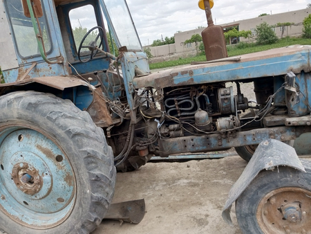 T28 traktor sotiladi